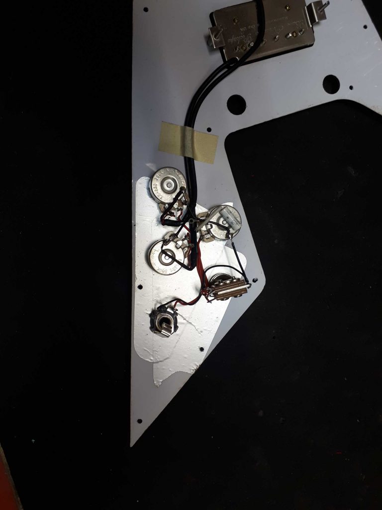 Wiring on different types of guitars SG Stratocaster Telecaster and ...