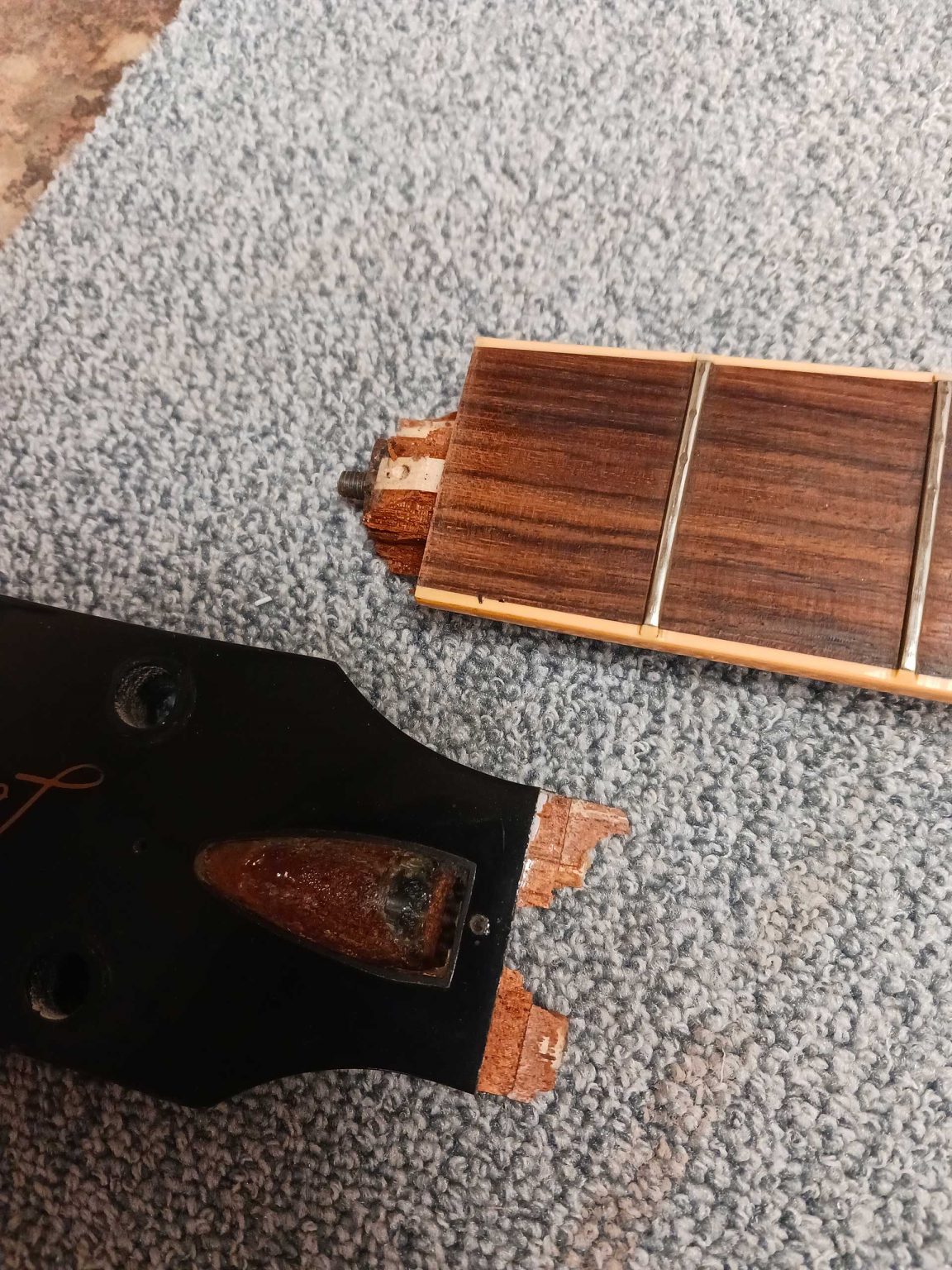 Gibson Les Paul... Gluing , installation of tabs, re varnish and setup ...